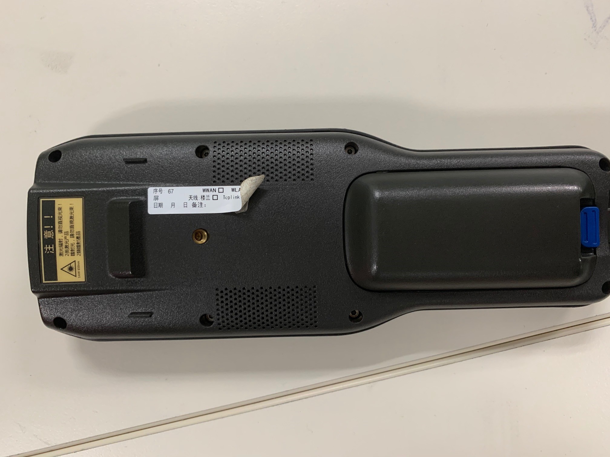 Does the EDA60K have a camera?