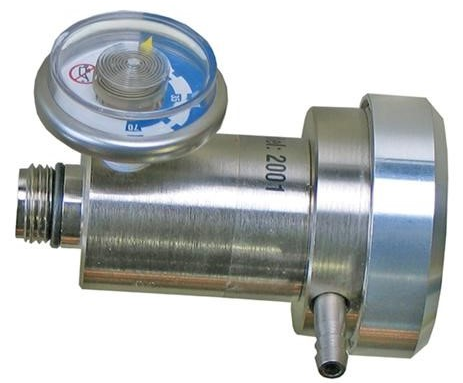 What type of regulators are available for BW calibration gas cylinders?