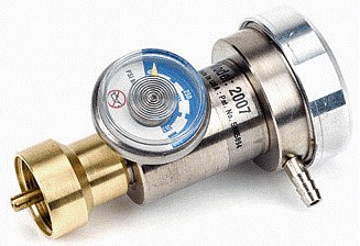 What type of regulators are available for BW calibration gas cylinders?