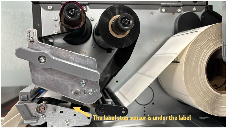 How to be sure that labels and ribbon are installed correctly